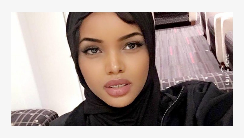 Halimo Aden - Free Transparent PNG Download - PNGkey