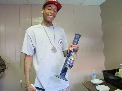 Download Wiz Khalifa - Wiz Khalifa Bong PNG Image with No Background ...